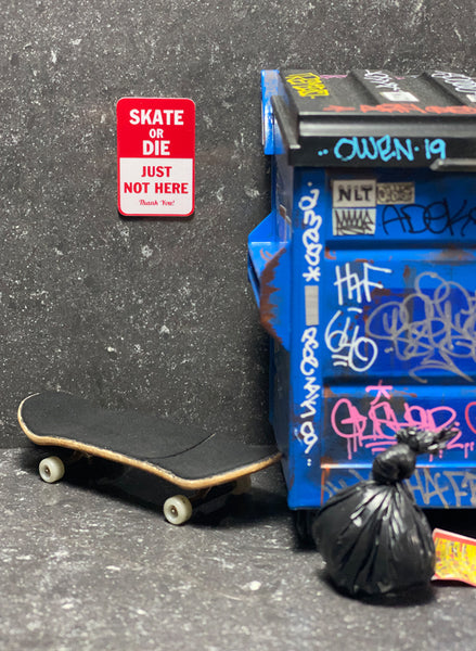 FBS - Mini Sign SKATE OR DIE Fingerboard 1:12 Scale Sign Radical FB ...